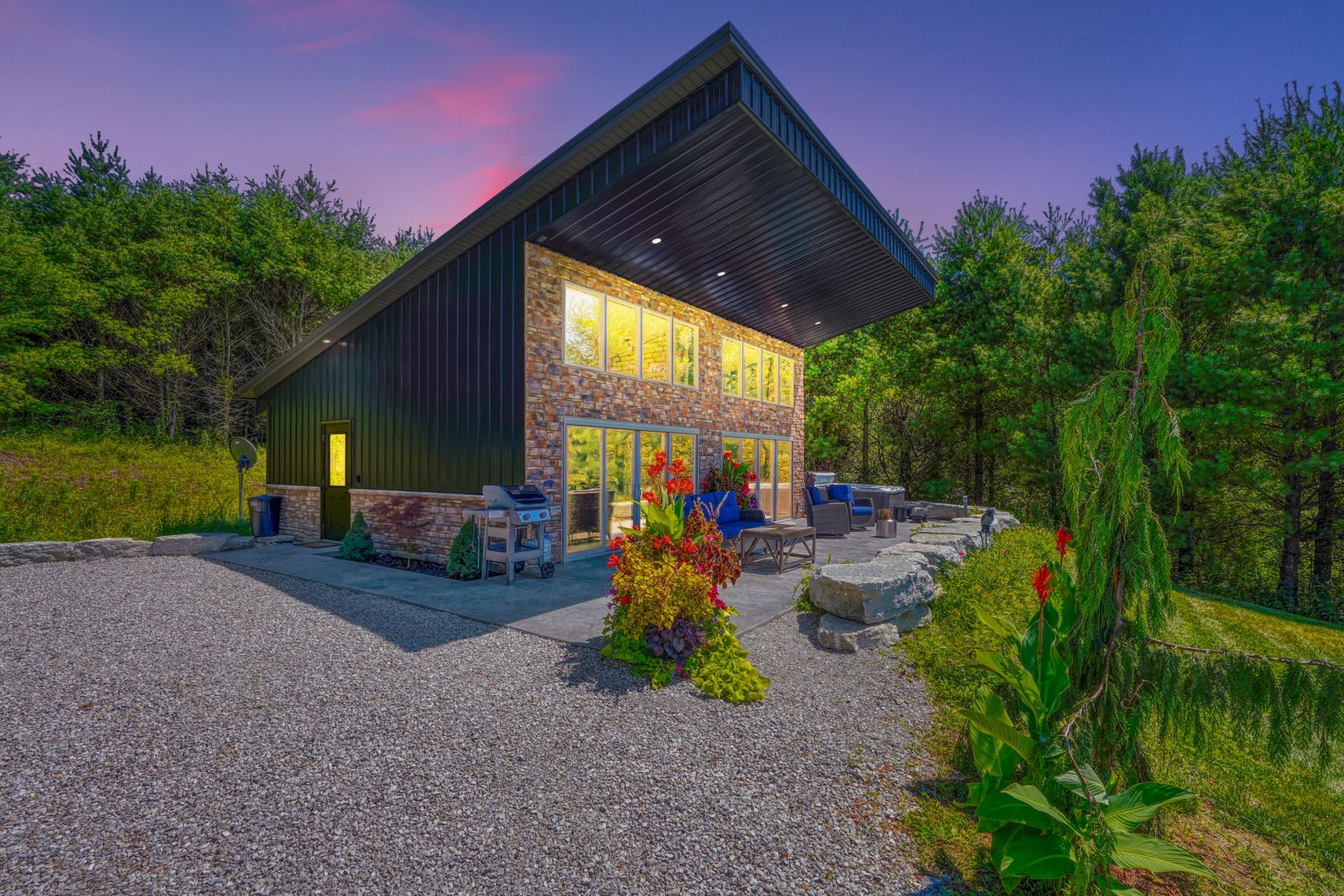 Basil Hayden Cabin - Ohio Luxury Lodging