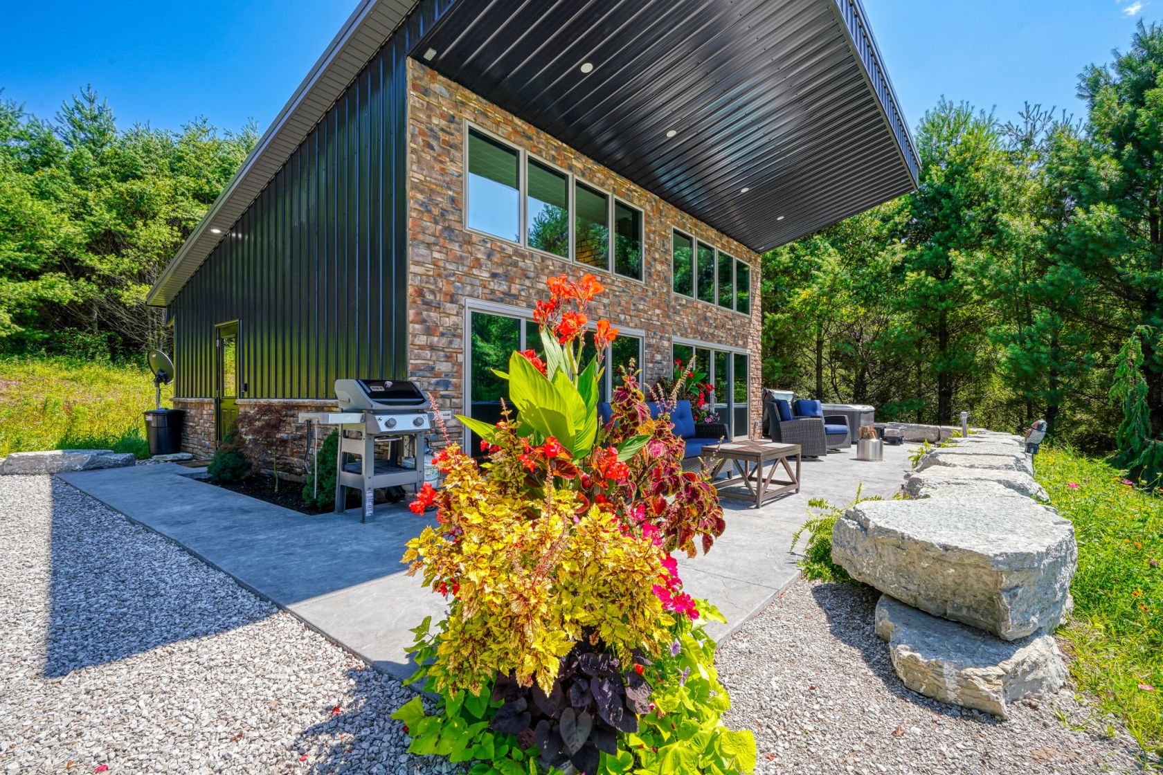 Basil Hayden Cabin - Ohio Luxury Lodging